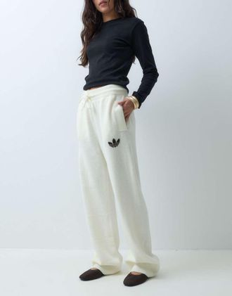 adidas Originals pantalon en maille cr&egrave;me-Blanc