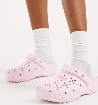 Crocs Sabots classiques &agrave; d&eacute;coupes fleuries - Rose laiteux