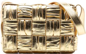 Bottega Veneta Hobo Bags - Metallic Calfskin Intreccio Plisse Cassette Crossb - Gr. unisize - in Gold - f&uuml;r Damen