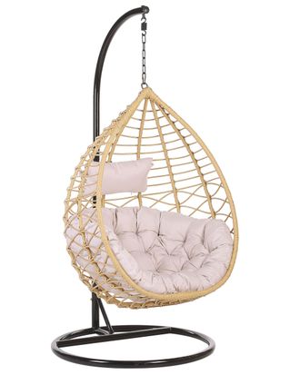Beliani Moderner H&auml;ngekorbsessel Rattan mit schwarzem Gestell inkl. Kissen Beige Arsita