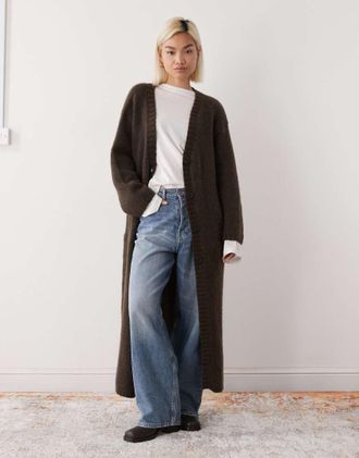 Monki Dicke Maxi-Strickjacke in Schokobraun-Brown