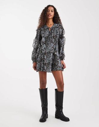 Wednesday's Girl Luftiges Minikleid in Blau mit Schlangenmuster