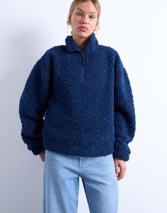 Topshop Top imitation peau de mouton à col zippé - Bleu marine