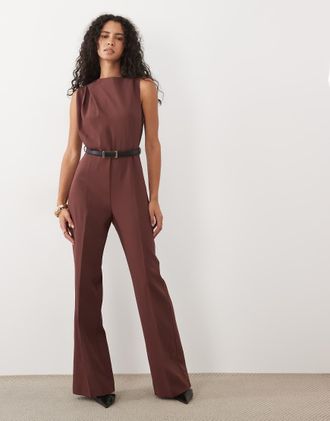 Mango &auml;rmelloser Jumpsuit mit G&uuml;rtel in Braun