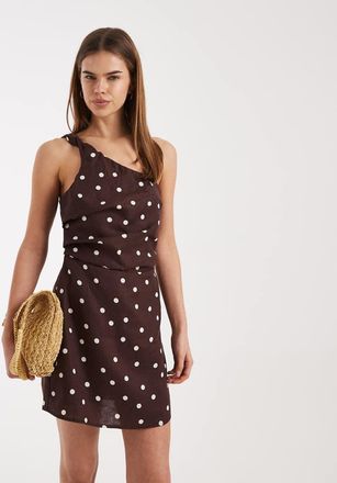 Cotton On Leinen-Minikleid in dunklem Eichenbraun mit Polka-Dots und One-Shoulder-Tr&auml;ger-Brown
