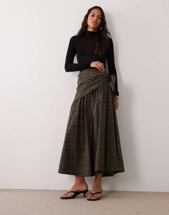 Asos jupe midi &agrave; d&eacute;tail &eacute;charpe en seersucker &agrave; carreaux-Multi