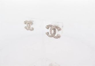 Chanel Ohrringe - NEUE CHANEL CC LOGO & STRASS METALLIC SILBERNE OHR - Gr. unisize - in Silber - f&uuml;r Damen