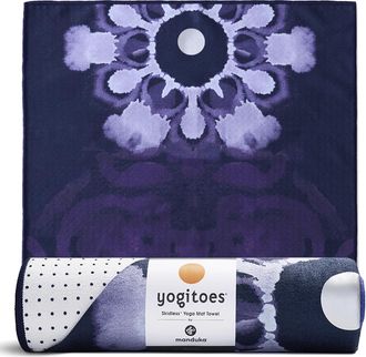 Manduka Yogitoes Yoga-Handtuch für Matte, rutschfest und schnell trocknend, für Hot Yoga, mit Gummiunterseite, Griffpunkte, 180 cm lang, dünn und leicht
