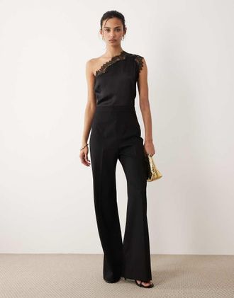 Mango One-Shoulder-Jumpsuit in Schwarz mit Spitzendetail