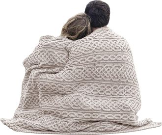 Aran Woollen Mills Carraig Donn Irische keltische Wolldecke Aran (Weiß)