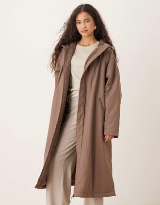 Asos Trench long avec doublure en polaire - Champignon-Brown