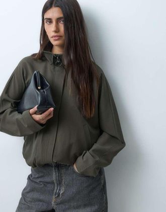 Asos veste de surv&ecirc;tement courte ajust&eacute;e couleur olive-Vert