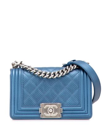Chanel petit sac à bandoulière matelassé Boy Flap à design perforé (2014-2015) - Bleu