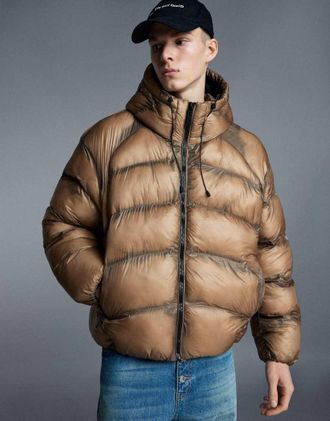 Bershka gesteppte Jacke mit transparentem Effekt in Camel-Neutral