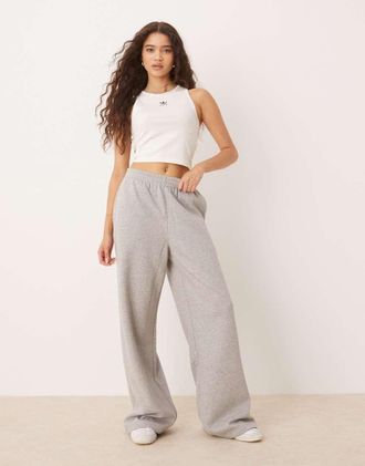 adidas Originals Essentials - Pantalon de jogging ample en polaire - Gris moyen chin&eacute;