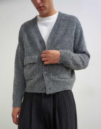 Topman Relaxed-Fit flauschiger Strick-Cardigan mit zwei Taschen in Grau