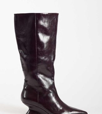 Asos Curve Cinder bottes montantes &agrave; enfiler &agrave; talon compens&eacute; couleur bordeaux-Rouge