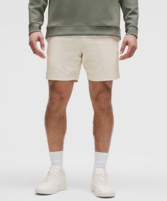 lululemon ABC Shorts im Classic Fit für Männer - 18 cm - Größe 28 in Light Ivory