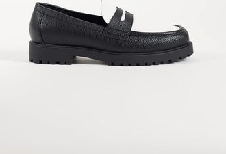 Asos Pennyloafer mit Profilsohle in Schwarz und Wei&szlig;