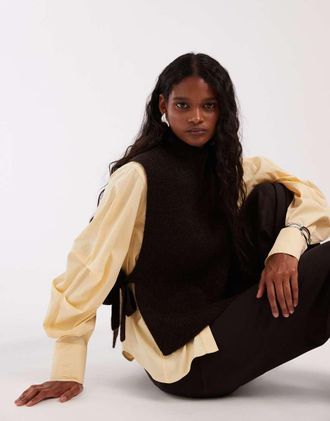 & Other Stories D&eacute;bardeur en laine et mohair m&eacute;lang&eacute;s avec col montant et liens nou&eacute;s sur le c&ocirc;t&eacute; - Marron-Brown