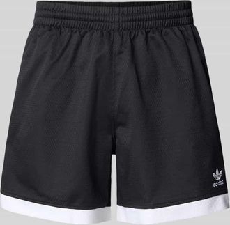 adidas Originals Relaxed Fit Shorts mit Label-Stitching Modell Mockeylet