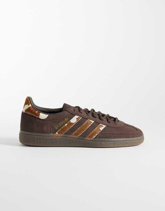 adidas Originals Handball Spezial - Baskets &agrave; imprim&eacute; vache - Marron