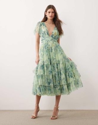 Lace & Beads Madison - Robe mi-longue en tulle &agrave; fleurs avec d&eacute;collet&eacute; plongeant et manches &eacute;vas&eacute;es - Vert sauge
