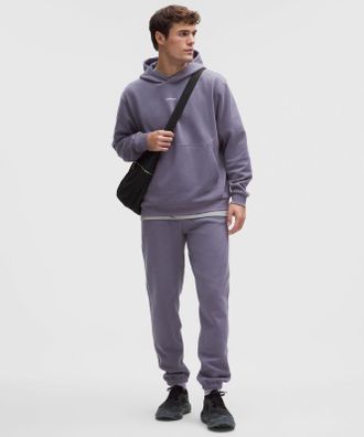 lululemon Steady State Jogger im Classic Fit f&uuml;r M&auml;nner - Gr&ouml;&szlig;e 2XL in Grape Mist