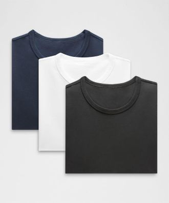 lululemon T-Shirt aus Bio- im Classic Fit 3er-Pack f&uuml;r M&auml;nner - Gr&ouml;&szlig;e 2XL in Black/Club Blue/White