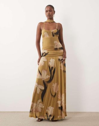 Asos robe longue en tulle imprim&eacute; &agrave; poitrine fronc&eacute;e avec d&eacute;tail &eacute;charpe, moutarde &agrave; fleurs-Multi