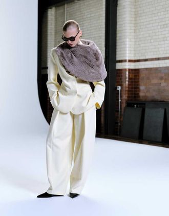 Asos Jean barrel d&eacute;contract&eacute; - Jaune