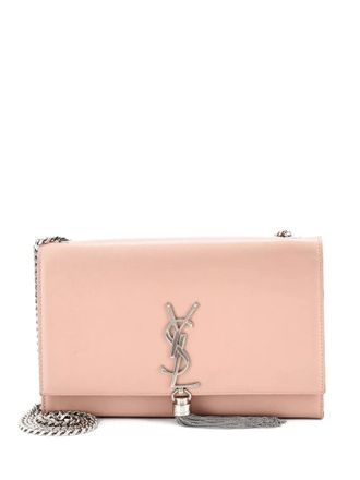 Saint Laurent Mittelgro&szlig;e Classic Monogram Umh&auml;ngetasche aus Leder mit Quaste - Rosa