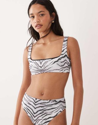 Good American Khloe - Bikinioberteil mit Tigermuster in mattem Schwarz und Wei&szlig;-Bunt