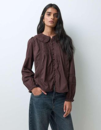 Abercrombie & Fitch Bluse mit Knopfleiste, tailliert, mit Bubikragen-Detail in Braun