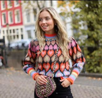 Von Herzen Rundhalspullover bunter Pullover mit Herzen - Onesize - k&uuml;rzer geschnitten mit bunten Herzchen