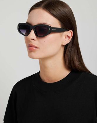 Marc Jacobs Marc jac lunettes de soleil oeil de chat avec verres d&eacute;grad&eacute;s gris en noir