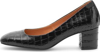 Woden Pumps