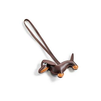 Au Printemps Paris Lederhundschl&uuml;sselkette, um angebracht zu werden - braun