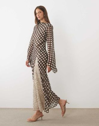 Asos Robe longue en mousseline &agrave; encolure bateau - Marron &agrave; pois-multicolore