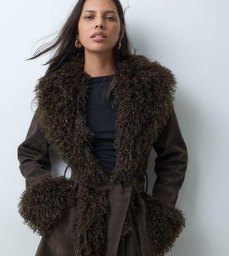 KAIIA exklusiver Maxi-Mantel mit faux-fur-Besatz im Penny-Lane-Stil in Schokobraun
