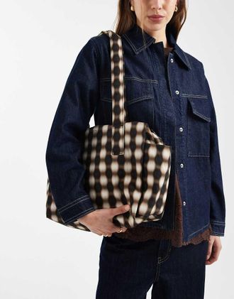 Baggu Everyday Cloud - Braune Tasche mit verschwommenem Vichykaromuster-Bunt