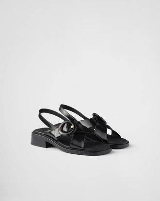 Prada Sandalen aus gebürstetem Leder mit Schließe