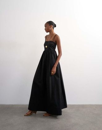 Topshop Volumin&ouml;ses Popeline-Maxikleid in Schwarz mit Riemchendesign am R&uuml;cken