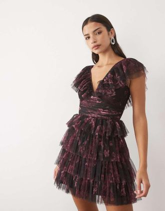 Lace & Beads robe courte en tulle &agrave; d&eacute;collet&eacute; plongeant et volants en &eacute;tages &agrave; fleurs noires