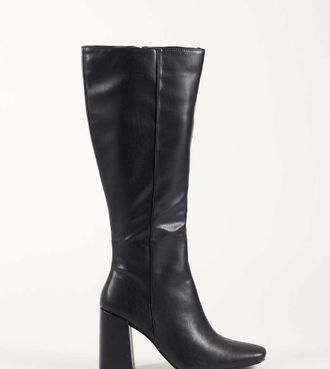 Public Desire Apology kniehohe Stiefel mit Blockabsatz in Schwarz