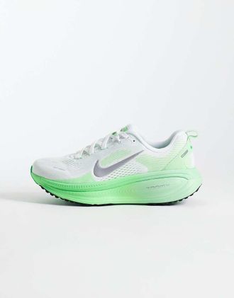 Nike Vomero 18 - Sneaker in Wei&szlig; und Gr&uuml;n