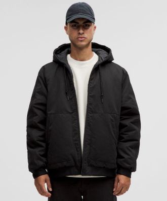 lululemon Wendbare isolierte Kapuzenjacke f&uuml;r M&auml;nner - Gr&ouml;&szlig;e 2XL in Black