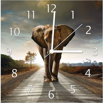 Wallario Design-Wanduhr Elefant bei Sonnenaufgang in Afrika aus Glas, Motiv-Uhr Gr&ouml;&szlig;e 30 x 30 cm, wei&szlig;e Zeiger
