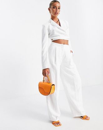 Asos Hose in Elfenbein mit Falten vorn-Weiß