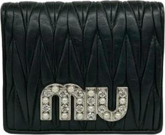 Miu Miu Portefeuille bifold en cuir matelass&eacute; doccasion - Femme - Pre-owned - Noir - Taille: ONE Size